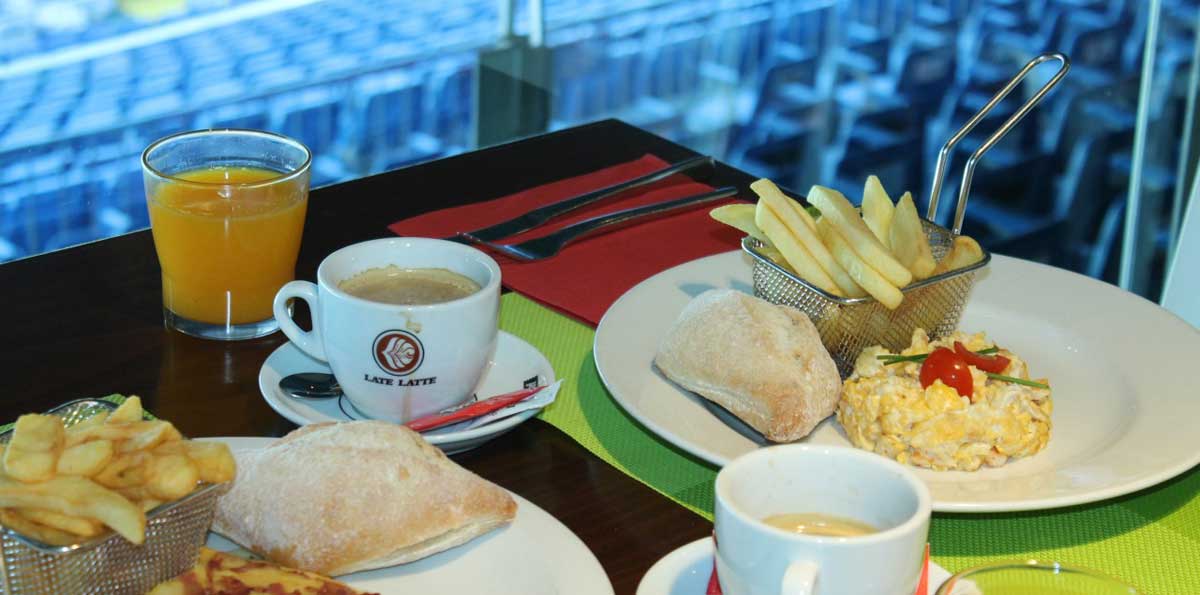 Tour Santiago Bernabéu: Palco VIP y comida en el Real Café | Nattivus